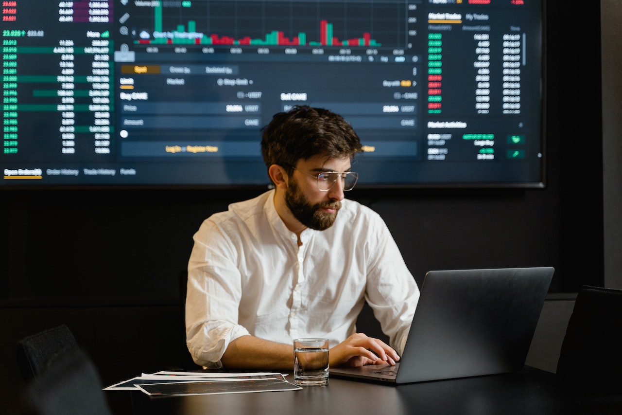 What's the Role of a Venture Capital Analyst at a VC Firm? - Tactyqal