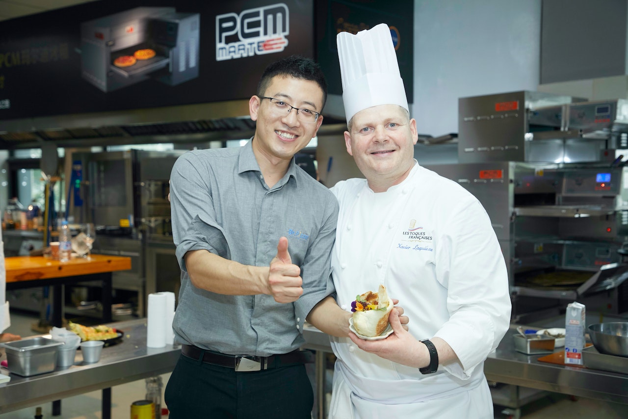 How to Deal with Difficult Customers: A Guide for Customer Service Reps ...